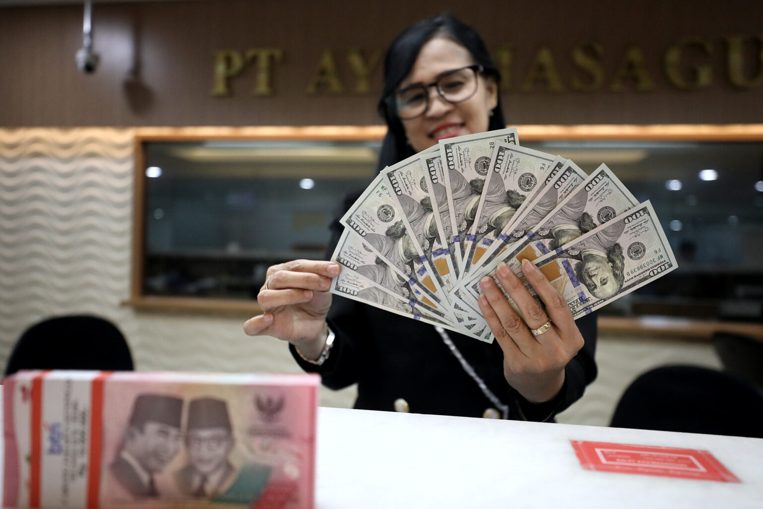 Rupiah Melemah Tipis ke Rp16.276, BI Pangkas Suku Bunga ke 5,00 Persen - aktualitas.id